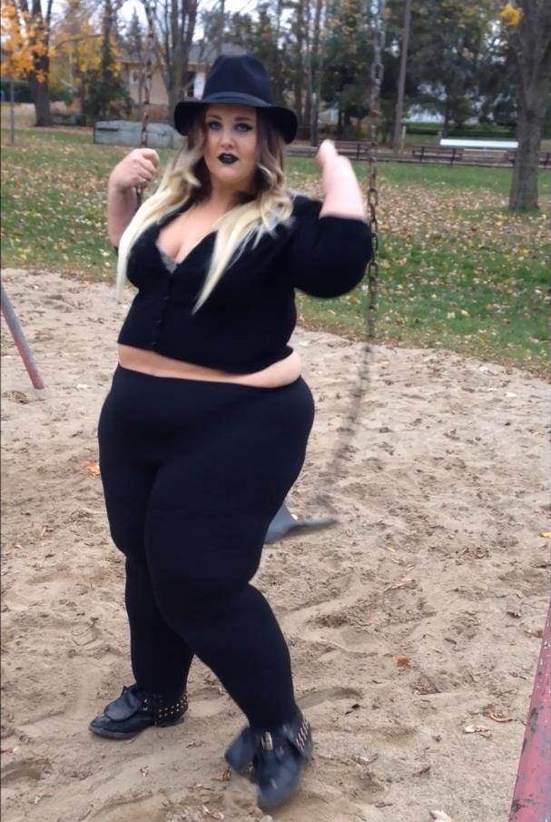 Magic Alexander 1976: "Plump Princess" Courtney und die Schaukel